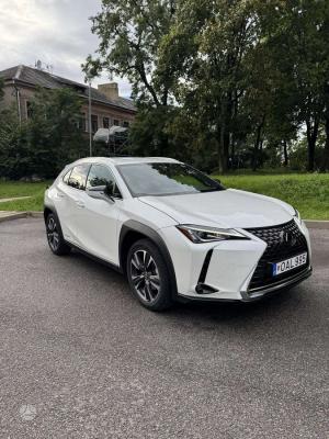 White Lexus UX 250h 2020 in Vilnius, with an engine capacity of 1.99 L and mileage of 122 thousand km for 19900 €, photo  on AUTOMOTO.COM.LV