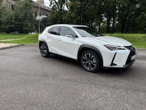 White Lexus UX 250h 2020 in Vilnius, with an engine capacity of 1.99 L and mileage of 122 thousand km for 19900 €, photo 10 on AUTOMOTO.COM.LV