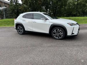 White Lexus UX 250h 2020 in Vilnius, with an engine capacity of 1.99 L and mileage of 122 thousand km for 19900 €, photo 11 on AUTOMOTO.COM.LV