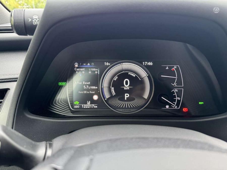 White Lexus UX 250h 2020 in Vilnius, with an engine capacity of 1.99 L and mileage of 122 thousand km for 19900 €, photo 22 on AUTOMOTO.COM.LV