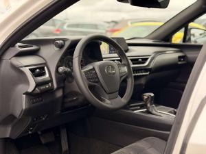Белый Лексус UX 250h 2020 в Вильнюс, объемом двигателя 1.99 л и пробегом 98 тыс. км за 21790 €, фото 15 на AUTOMOTO.COM.LV