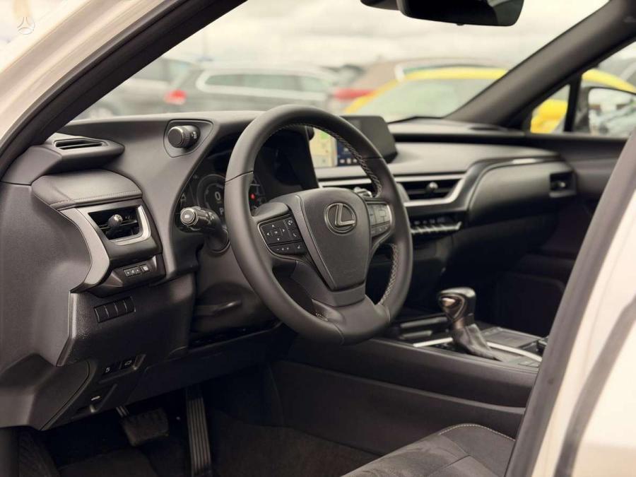 Белый Лексус UX 250h 2020 в Вильнюс, объемом двигателя 1.99 л и пробегом 98 тыс. км за 21790 €, фото 15 на AUTOMOTO.COM.LV