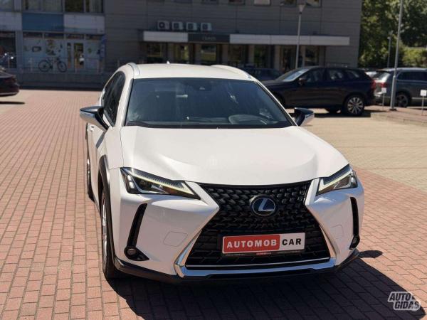 Белый Лексус UX 250h 2021 в Вильнюс, объемом двигателя 2.00 л и пробегом 171 тыс. км за 21950 €, фото 2 на AUTOMOTO.COM.LV