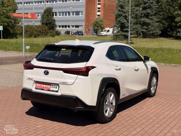 Белый Лексус UX 250h 2021 в Вильнюс, объемом двигателя 2.00 л и пробегом 171 тыс. км за 21950 €, фото 5 на AUTOMOTO.COM.LV