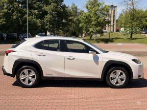 Белый Лексус UX 250h 2021 в Вильнюс, объемом двигателя 1.99 л и пробегом 171 тыс. км за 21950 €, фото 5 на AUTOMOTO.COM.LV
