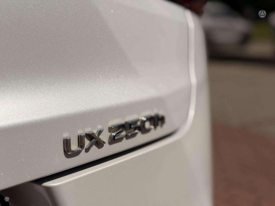 Белый Лексус UX 250h 2021 в Вильнюс, объемом двигателя 1.99 л и пробегом 171 тыс. км за 21950 €, фото 16 на AUTOMOTO.COM.LV