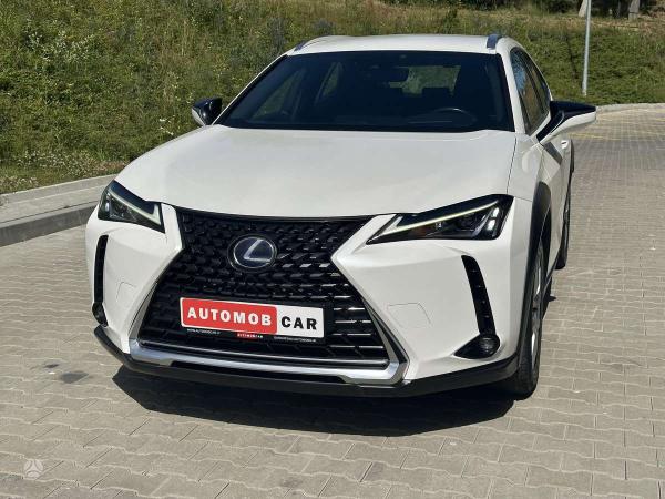 Белый Лексус UX 250h 2021 в Вильнюс, объемом двигателя 1.99 л и пробегом 171 тыс. км за 21750 €, фото 2 на AUTOMOTO.COM.LV
