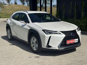 White Lexus UX 250h 2021 in Vilnius, with an engine capacity of 2.00 L and mileage of 171 thousand km for 21750 €, photo 5 on AUTOMOTO.COM.LV
