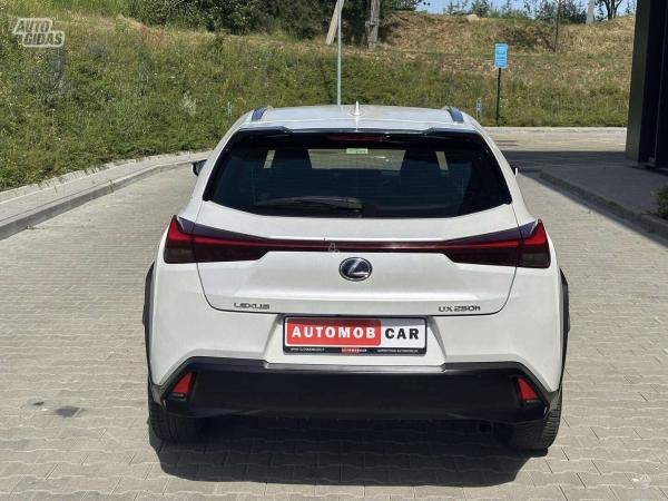 Белый Лексус UX 250h 2021 в Вильнюс, объемом двигателя 2.00 л и пробегом 171 тыс. км за 21750 €, фото 8 на AUTOMOTO.COM.LV