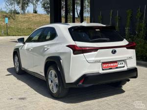 White Lexus UX 250h 2021 in Vilnius, with an engine capacity of 2.00 L and mileage of 171 thousand km for 21750 €, photo 11 on AUTOMOTO.COM.LV