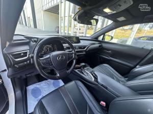 White Lexus UX 250h 2021 in Vilnius, with an engine capacity of 2.00 L and mileage of 171 thousand km for 21750 €, photo 15 on AUTOMOTO.COM.LV
