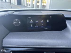White Lexus UX 250h 2021 in Vilnius, with an engine capacity of 2.00 L and mileage of 171 thousand km for 21750 €, photo 24 on AUTOMOTO.COM.LV