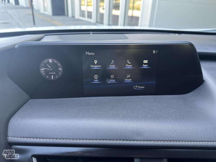 White Lexus UX 250h 2021 in Vilnius, with an engine capacity of 2.00 L and mileage of 171 thousand km for 21750 €, photo 24 on AUTOMOTO.COM.LV