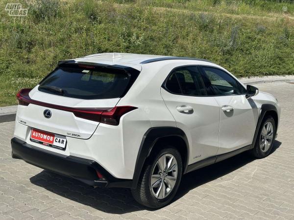 Белый Лексус UX 250h 2021 в Вильнюс, объемом двигателя 2.00 л и пробегом 171 тыс. км за 21750 €, фото 7 на AUTOMOTO.COM.LV