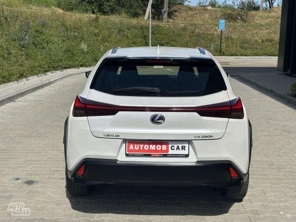 Белый Лексус UX 250h 2021 в Вильнюс, объемом двигателя 2.00 л и пробегом 171 тыс. км за 21750 €, фото 8 на AUTOMOTO.COM.LV