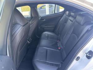 White Lexus UX 250h 2021 in Vilnius, with an engine capacity of 2.00 L and mileage of 171 thousand km for 21750 €, photo 16 on AUTOMOTO.COM.LV