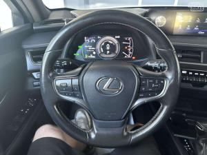 White Lexus UX 250h 2021 in Vilnius, with an engine capacity of 2.00 L and mileage of 171 thousand km for 21750 €, photo 21 on AUTOMOTO.COM.LV