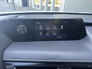 White Lexus UX 250h 2021 in Vilnius, with an engine capacity of 2.00 L and mileage of 171 thousand km for 21750 €, photo 24 on AUTOMOTO.COM.LV