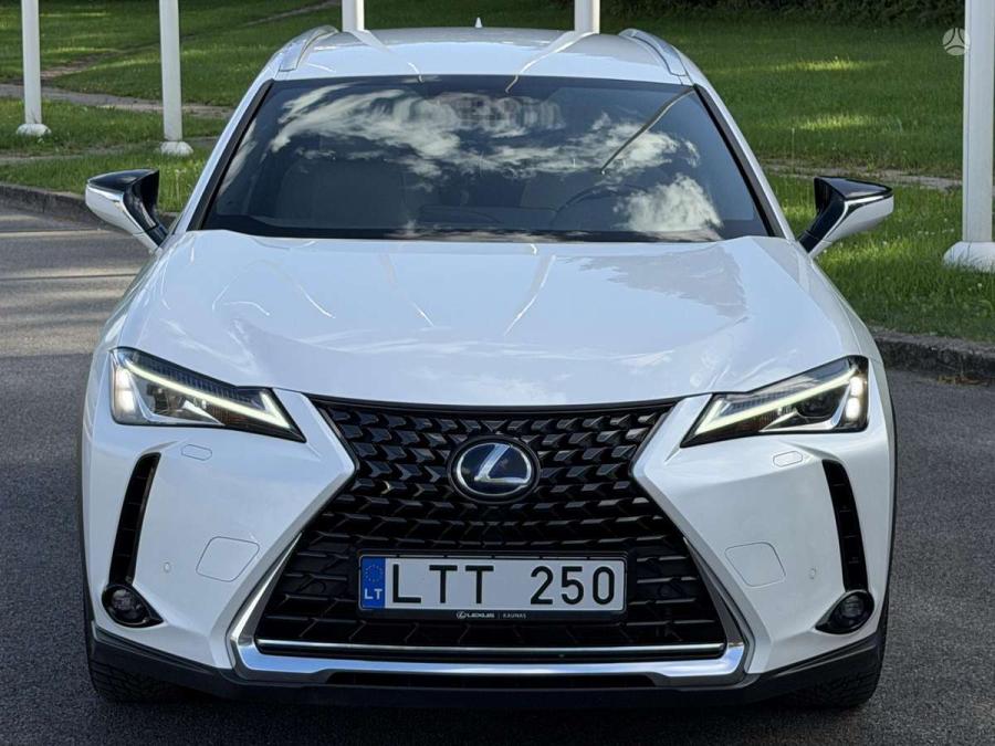 Белый Лексус UX 250h 2021 в Вильнюс, объемом двигателя 1.99 л и пробегом 141 тыс. км за 21500 €, фото 5 на AUTOMOTO.COM.LV