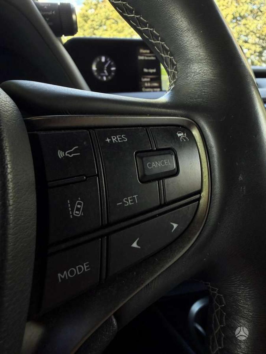 Белый Лексус UX 250h 2021 в Вильнюс, объемом двигателя 1.99 л и пробегом 141 тыс. км за 21500 €, фото 17 на AUTOMOTO.COM.LV
