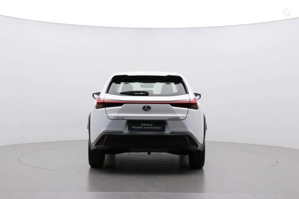 Balts Lexus UX 250h 2021 Viļņa, ar dzinēja tilpumu 1.99 L un nobraukumu 54 tūkst. km par 24900 €, foto 4 vietnē AUTOMOTO.COM.LV