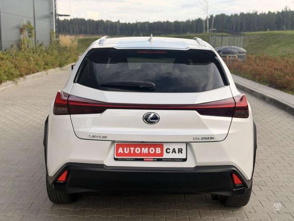 White Lexus UX 250h 2021 in Vilnius, with an engine capacity of 1.99 L and mileage of 171 thousand km for 21750 €, photo 7 on AUTOMOTO.COM.LV