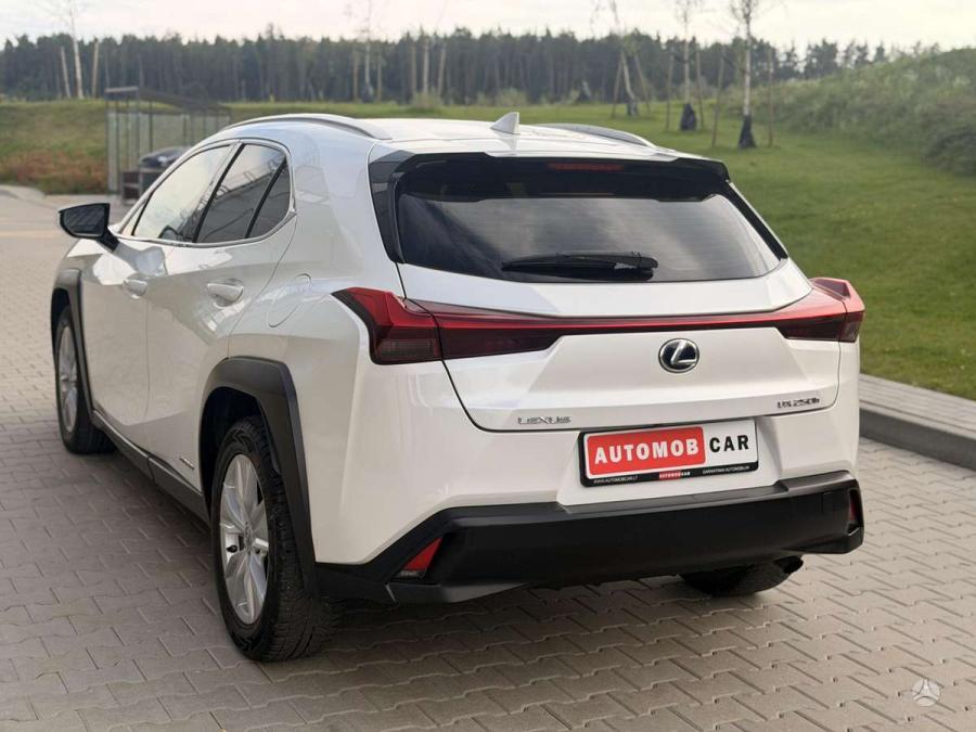 Белый Лексус UX 250h 2021 в Вильнюс, объемом двигателя 1.99 л и пробегом 171 тыс. км за 21750 €, фото 9 на AUTOMOTO.COM.LV