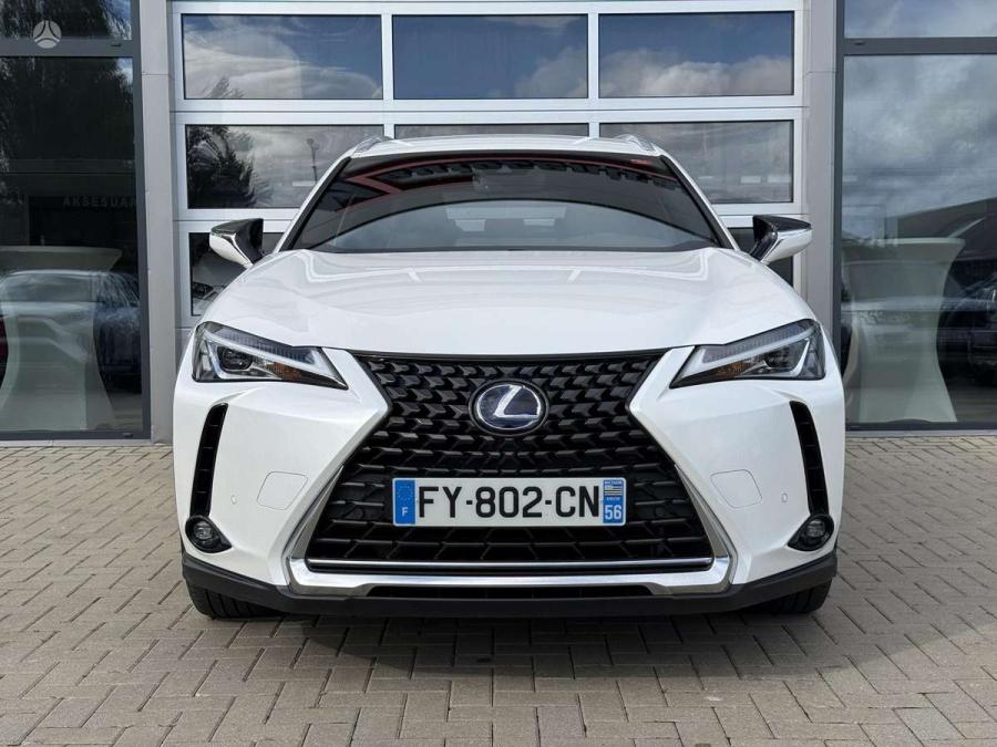 Balts Lexus UX 250h 2021 Viļņa, ar dzinēja tilpumu 1.99 L un nobraukumu 92 tūkst. km par 23000 €, foto 4 vietnē AUTOMOTO.COM.LV