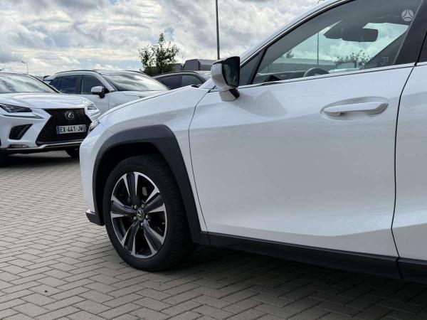 Lexus UX 250h 2021 Viļņa vietnē Balts Lexus UX 250h 2021 Viļņa, ar dzinēja tilpumu 1.99 L un nobraukumu 92 tūkst. km par 23000 €, foto 8 vietnē AUTOMOTO.COM.LV
