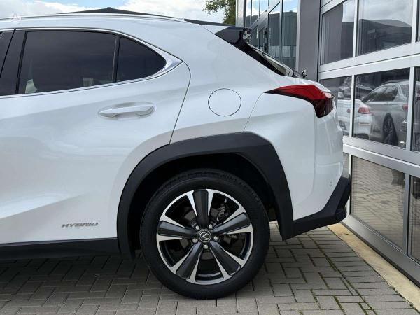 Lexus UX 250h 2021 Viļņa vietnē Balts Lexus UX 250h 2021 Viļņa, ar dzinēja tilpumu 1.99 L un nobraukumu 92 tūkst. km par 23000 €, foto 9 vietnē AUTOMOTO.COM.LV