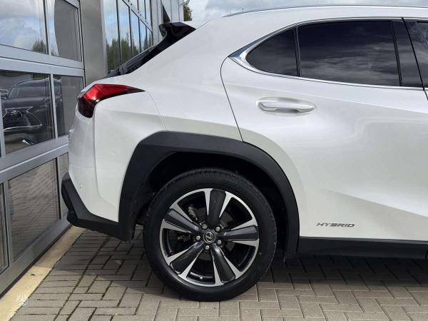 Lexus UX 250h 2021 Viļņa vietnē Balts Lexus UX 250h 2021 Viļņa, ar dzinēja tilpumu 1.99 L un nobraukumu 92 tūkst. km par 23000 €, foto 10 vietnē AUTOMOTO.COM.LV