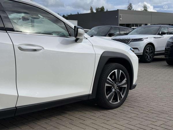 Lexus UX 250h 2021 Viļņa vietnē Balts Lexus UX 250h 2021 Viļņa, ar dzinēja tilpumu 1.99 L un nobraukumu 92 tūkst. km par 23000 €, foto 11 vietnē AUTOMOTO.COM.LV