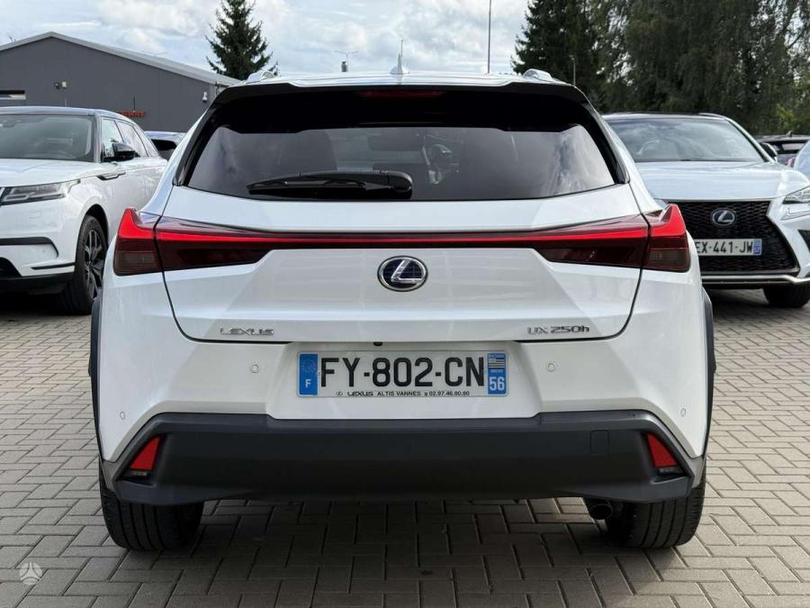 Balts Lexus UX 250h 2021 Viļņa, ar dzinēja tilpumu 1.99 L un nobraukumu 92 tūkst. km par 23000 €, foto 16 vietnē AUTOMOTO.COM.LV
