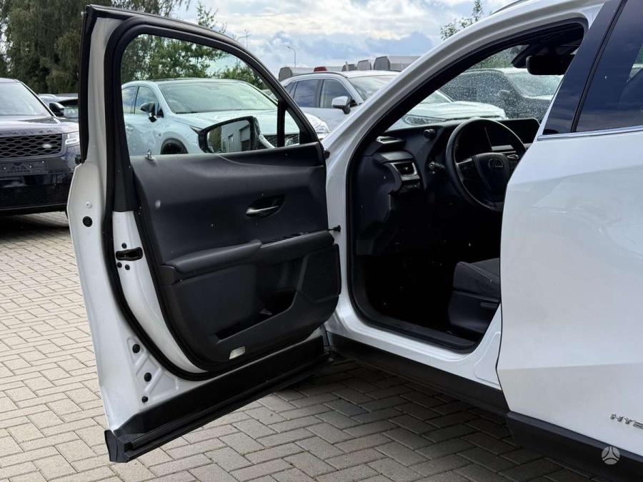 Balts Lexus UX 250h 2021 Viļņa, ar dzinēja tilpumu 1.99 L un nobraukumu 92 tūkst. km par 23000 €, foto 22 vietnē AUTOMOTO.COM.LV