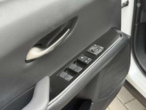 Balts Lexus UX 250h 2021 Viļņa, ar dzinēja tilpumu 1.99 L un nobraukumu 92 tūkst. km par 23000 €, foto 24 vietnē AUTOMOTO.COM.LV