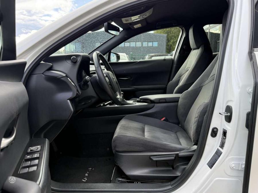 Balts Lexus UX 250h 2021 Viļņa, ar dzinēja tilpumu 1.99 L un nobraukumu 92 tūkst. km par 23000 €, foto 25 vietnē AUTOMOTO.COM.LV