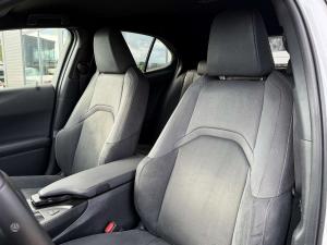 Balts Lexus UX 250h 2021 Viļņa, ar dzinēja tilpumu 1.99 L un nobraukumu 92 tūkst. km par 23000 €, foto 26 vietnē AUTOMOTO.COM.LV