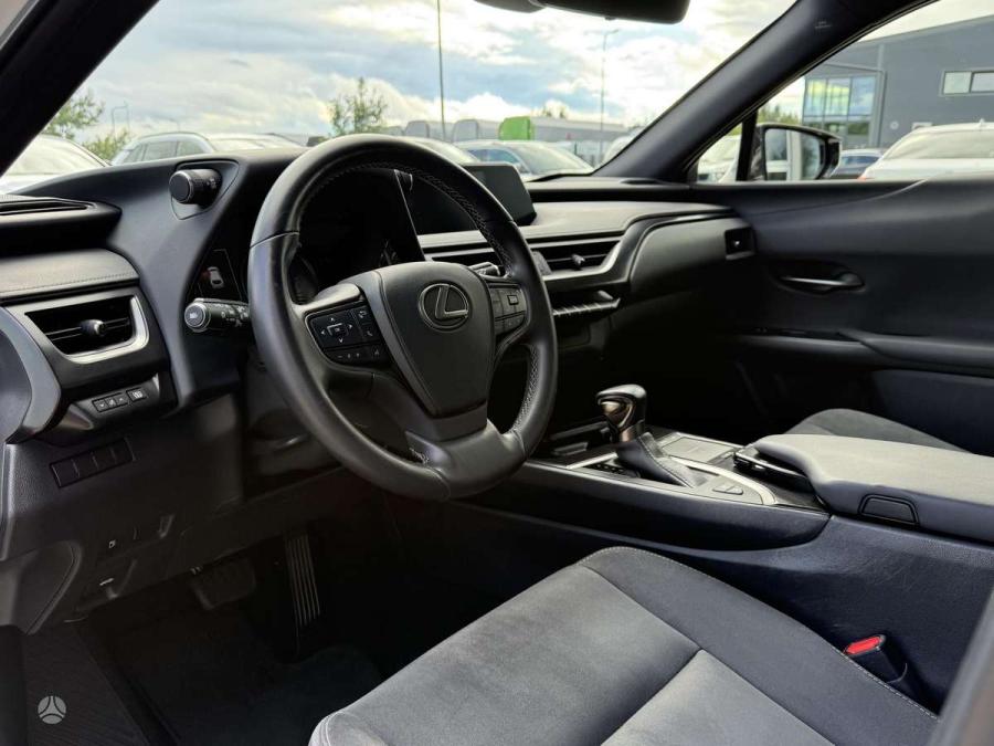 Balts Lexus UX 250h 2021 Viļņa, ar dzinēja tilpumu 1.99 L un nobraukumu 92 tūkst. km par 23000 €, foto 28 vietnē AUTOMOTO.COM.LV