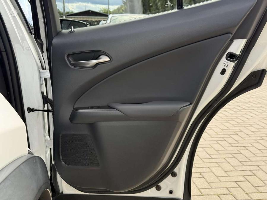 Balts Lexus UX 250h 2021 Viļņa, ar dzinēja tilpumu 1.99 L un nobraukumu 92 tūkst. km par 23000 €, foto 33 vietnē AUTOMOTO.COM.LV