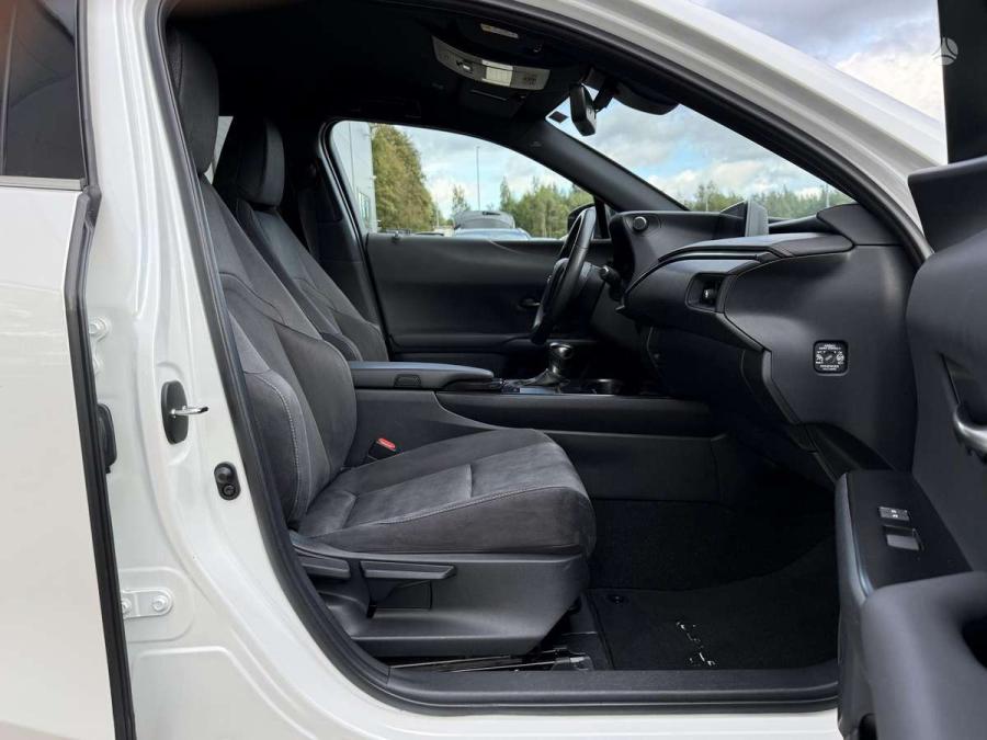Balts Lexus UX 250h 2021 Viļņa, ar dzinēja tilpumu 1.99 L un nobraukumu 92 tūkst. km par 23000 €, foto 37 vietnē AUTOMOTO.COM.LV