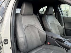 Balts Lexus UX 250h 2021 Viļņa, ar dzinēja tilpumu 1.99 L un nobraukumu 92 tūkst. km par 23000 €, foto 38 vietnē AUTOMOTO.COM.LV