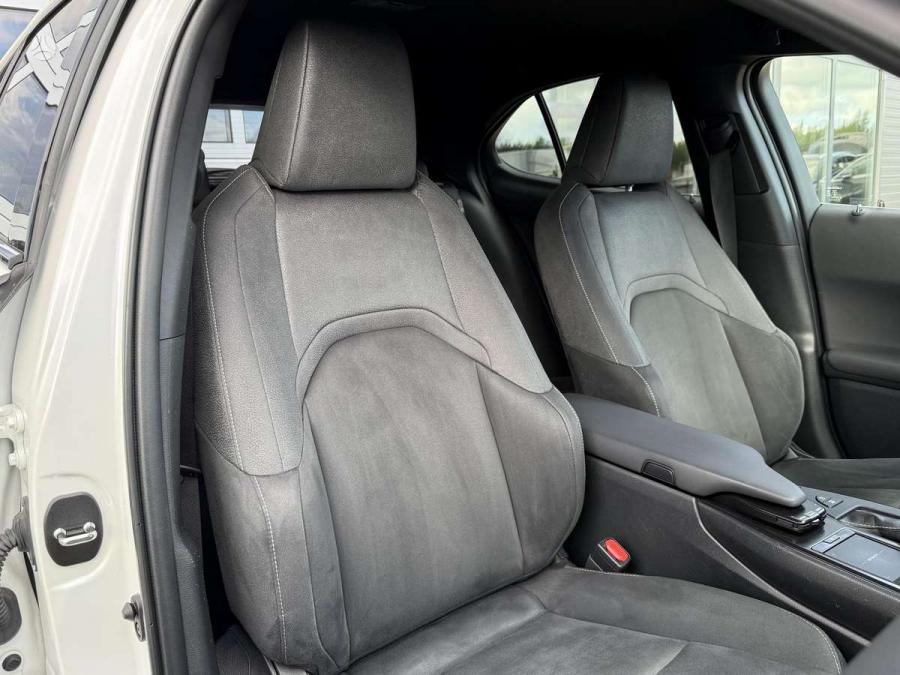 Balts Lexus UX 250h 2021 Viļņa, ar dzinēja tilpumu 1.99 L un nobraukumu 92 tūkst. km par 23000 €, foto 38 vietnē AUTOMOTO.COM.LV