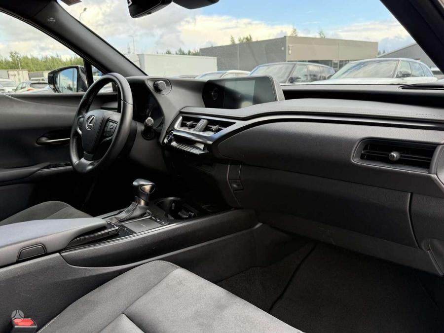 Balts Lexus UX 250h 2021 Viļņa, ar dzinēja tilpumu 1.99 L un nobraukumu 92 tūkst. km par 23000 €, foto 39 vietnē AUTOMOTO.COM.LV