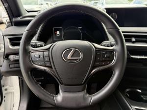 Balts Lexus UX 250h 2021 Viļņa, ar dzinēja tilpumu 1.99 L un nobraukumu 92 tūkst. km par 23000 €, foto 44 vietnē AUTOMOTO.COM.LV