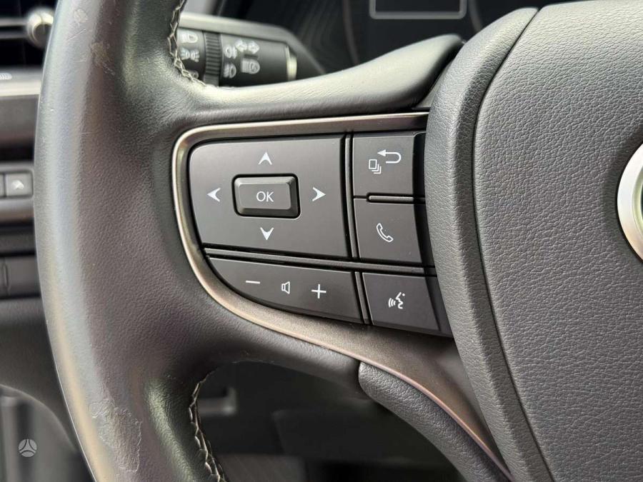 Balts Lexus UX 250h 2021 Viļņa, ar dzinēja tilpumu 1.99 L un nobraukumu 92 tūkst. km par 23000 €, foto 45 vietnē AUTOMOTO.COM.LV