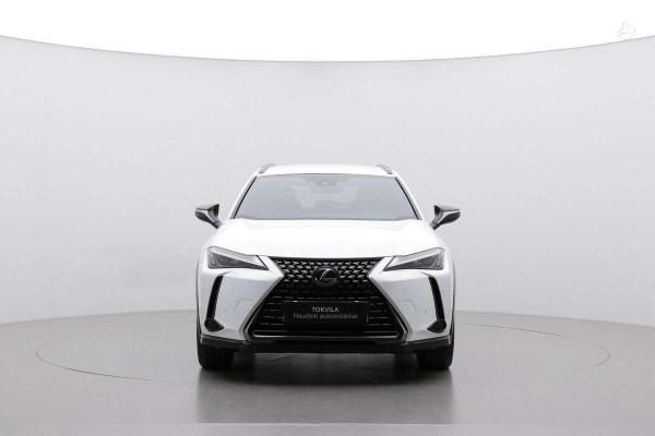White Lexus UX 250h 2021 in Vilnius, with an engine capacity of 1.99 L and mileage of 90 thousand km for 25900 €, photo 7 on AUTOMOTO.COM.LV