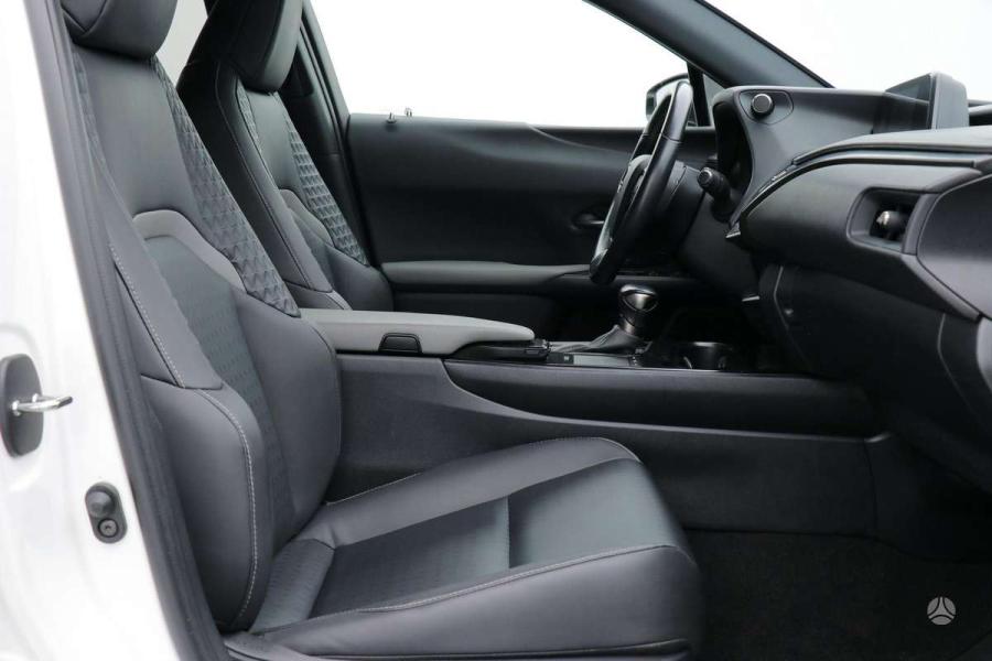 Balts Lexus UX 250h 2021 Viļņa, ar dzinēja tilpumu 1.99 L un nobraukumu 90 tūkst. km par 25900 €, foto 10 vietnē AUTOMOTO.COM.LV