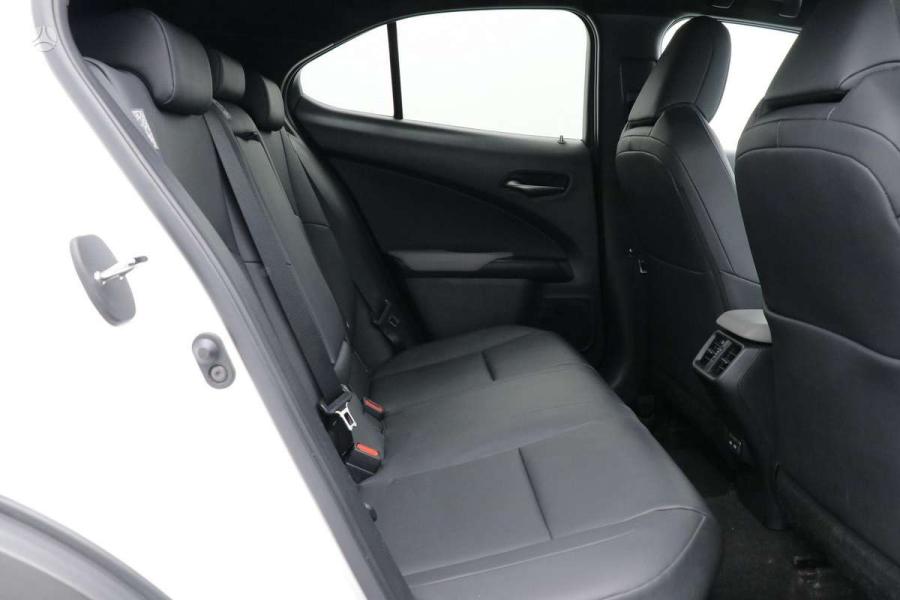 Balts Lexus UX 250h 2021 Viļņa, ar dzinēja tilpumu 1.99 L un nobraukumu 90 tūkst. km par 25900 €, foto 11 vietnē AUTOMOTO.COM.LV