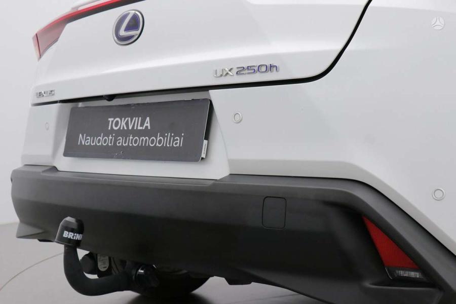 Balts Lexus UX 250h 2021 Viļņa, ar dzinēja tilpumu 1.99 L un nobraukumu 90 tūkst. km par 25900 €, foto 22 vietnē AUTOMOTO.COM.LV