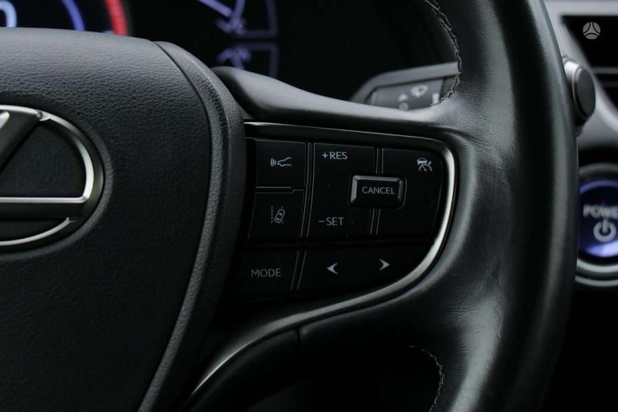 Balts Lexus UX 250h 2021 Viļņa, ar dzinēja tilpumu 1.99 L un nobraukumu 90 tūkst. km par 25900 €, foto 26 vietnē AUTOMOTO.COM.LV